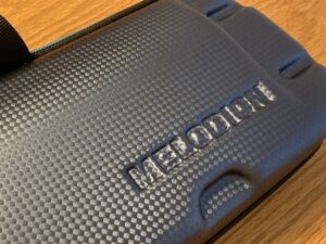 スズキメロディオンMFR-32はネット購入不可！FA-32の違いと購入レビュー | うちの子、1年生