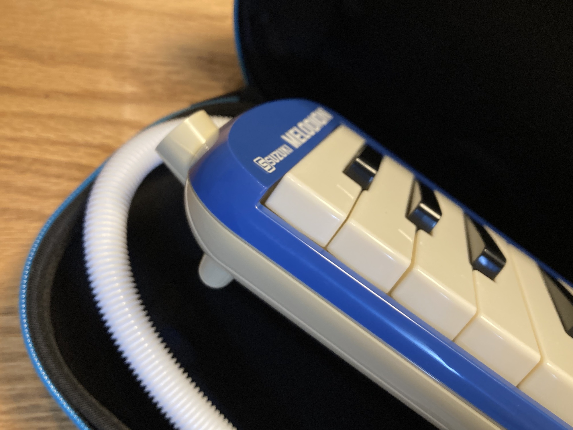 スズキメロディオンMFR-32はネット購入不可！FA-32の違いと購入レビュー | うちの子、1年生